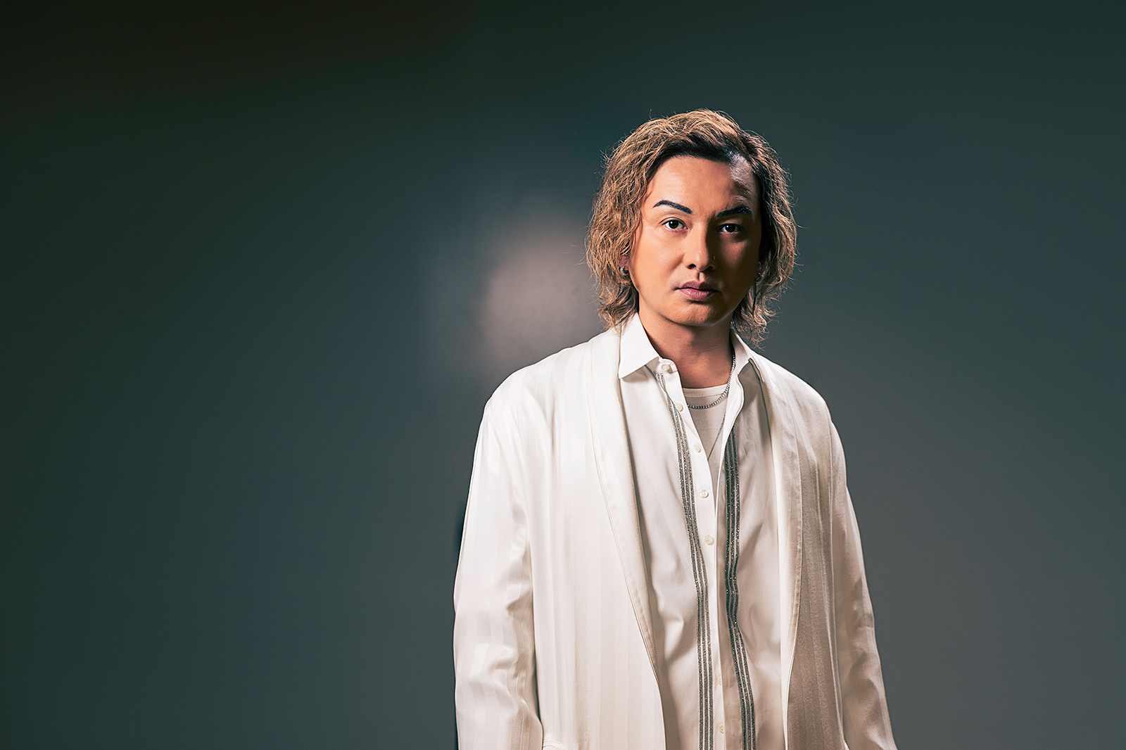 【ISSA】ソロアルバム『I SING』いろんなものをそぎ落としたら、やっぱり歌が残った | コラム | エイベックス・ポータル